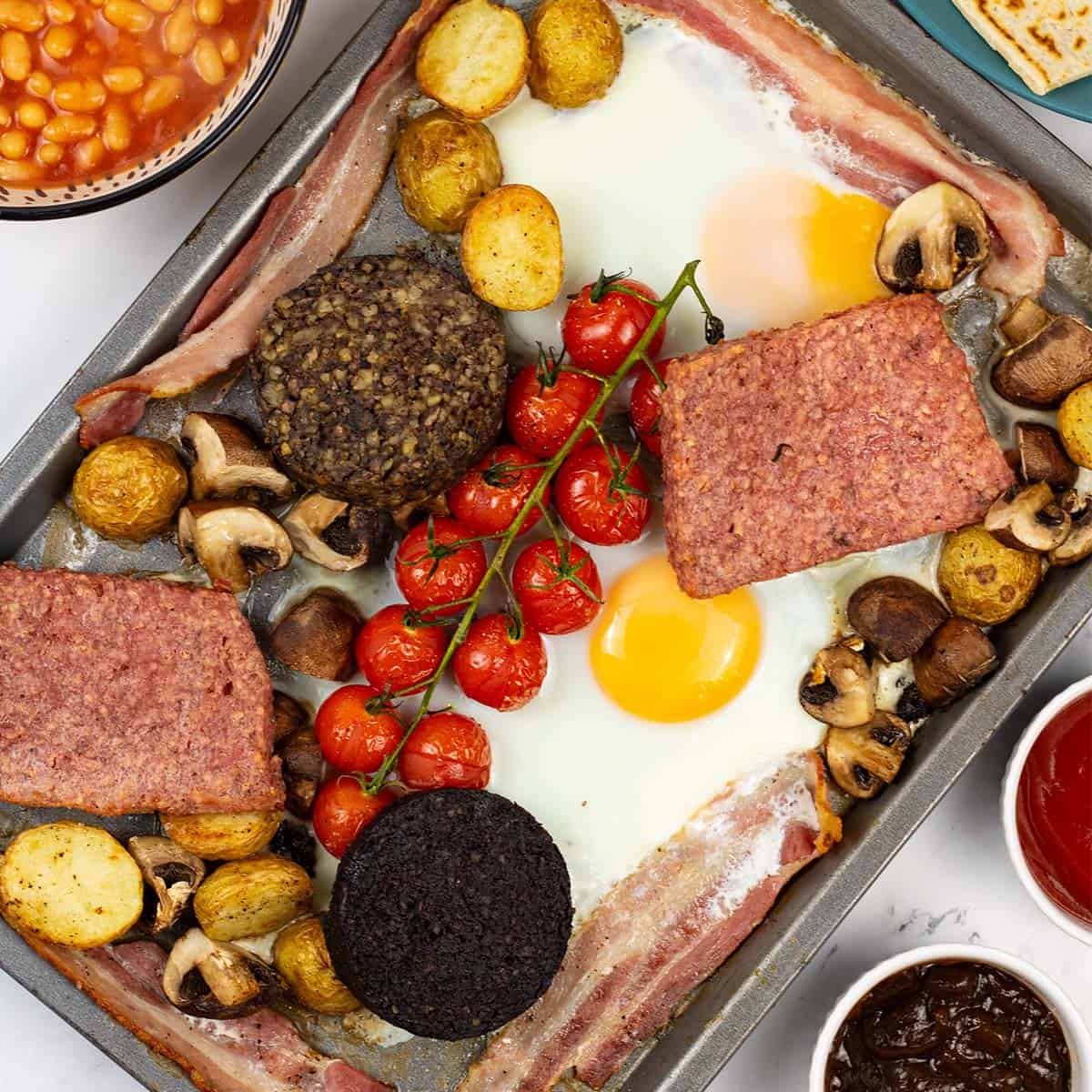 Scottish Breakfast Traybake - Felly Bull